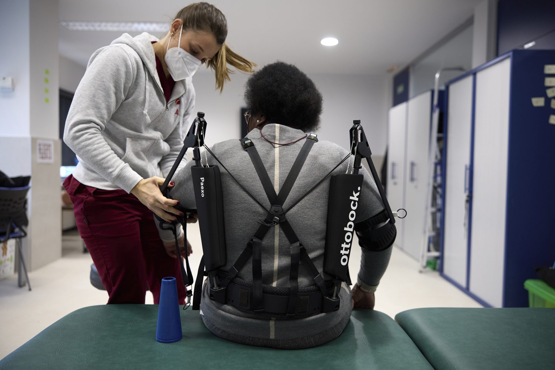 Un exoesqueleto industrial es útil en la rehabilitación de pacientes