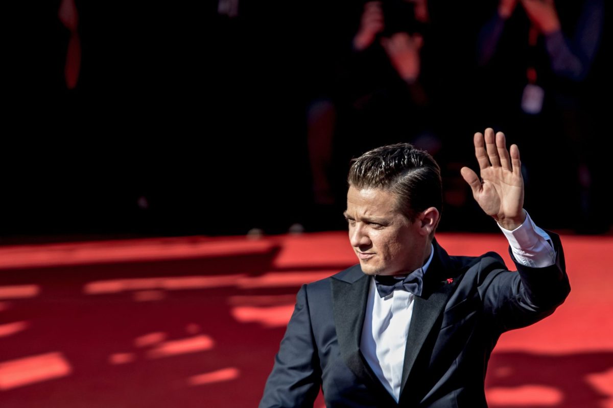 El actor Jeremy Renner, operado de traumatismo torácico