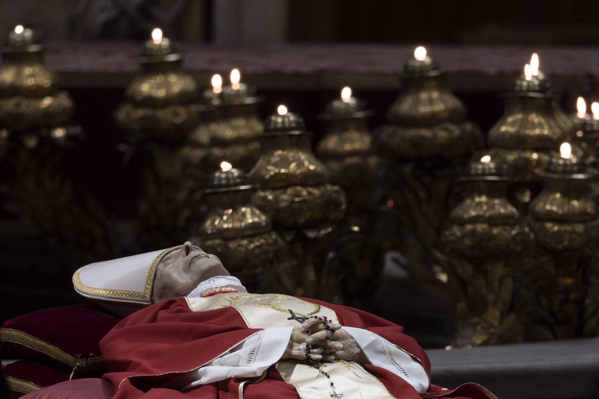 Menor afluencia de visitas en el segundo día de la capilla ardiente de ...