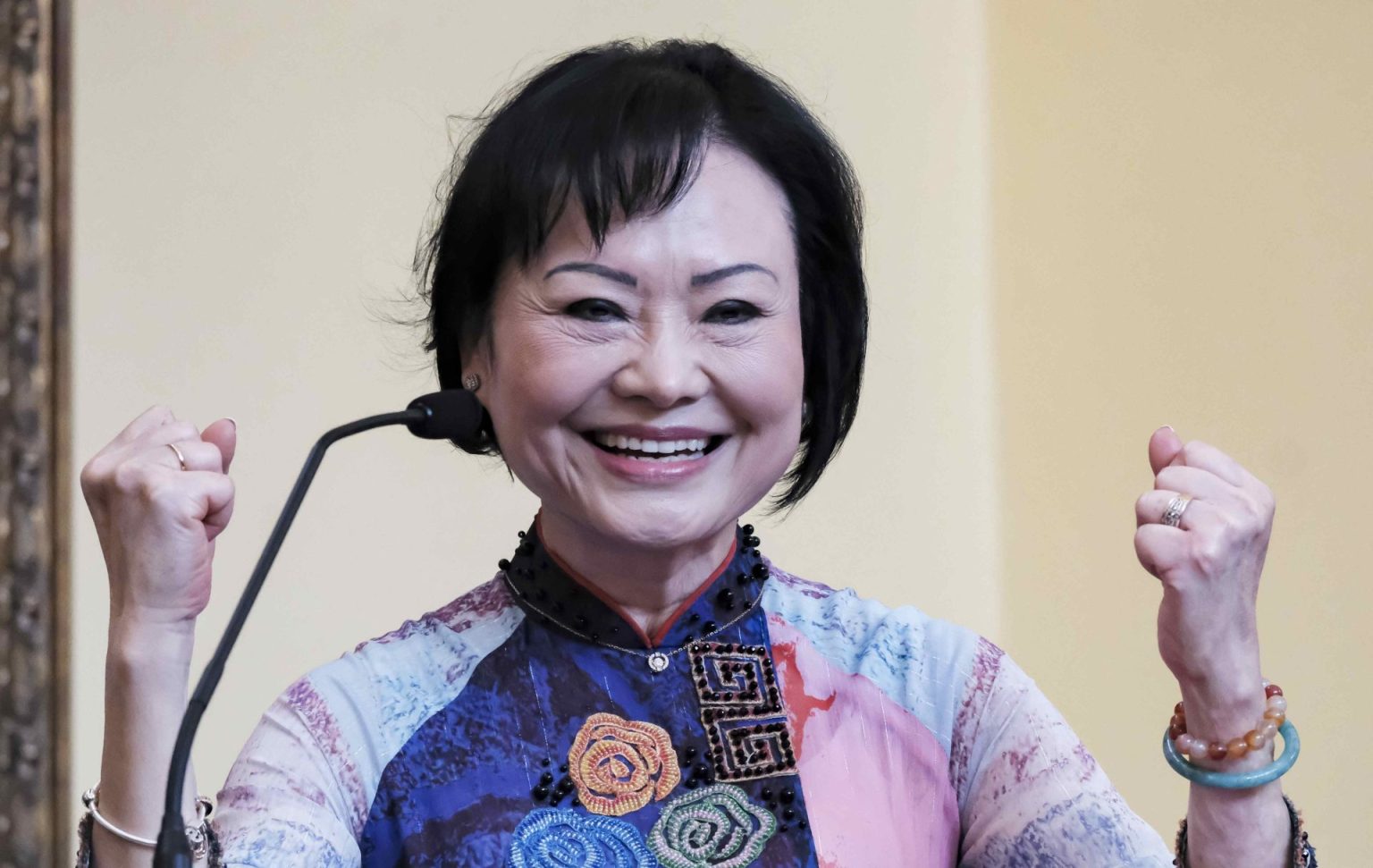 Kim Phuc, "la niña del napalm", lanza libro en español