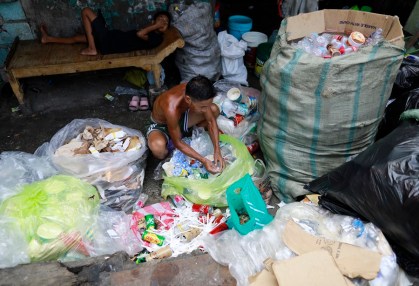 Qué es la "pagpag", la carne reciclada de la basura que comen los ...