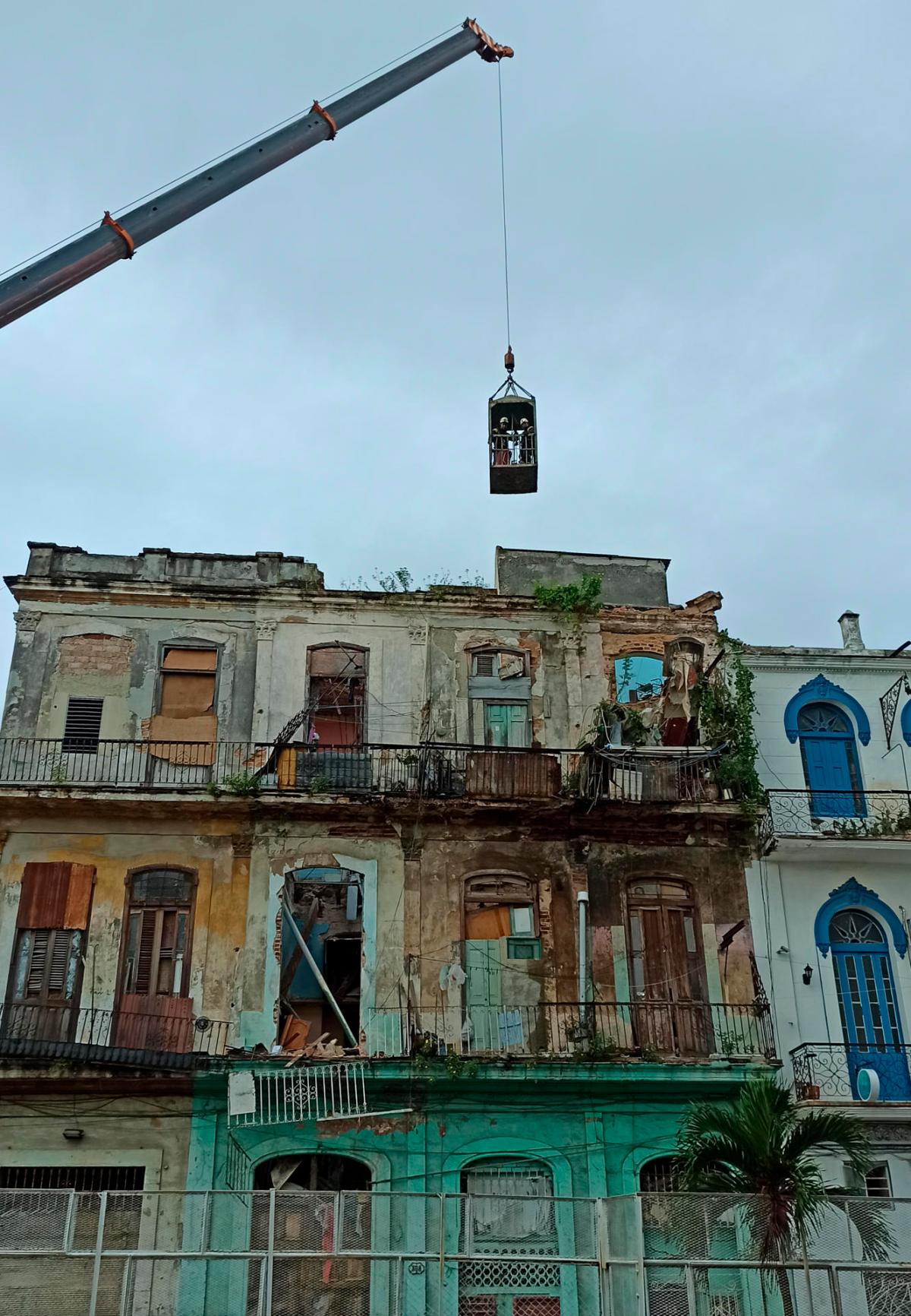 Building collapse in Havana leaves at least one dead and others trapped ...