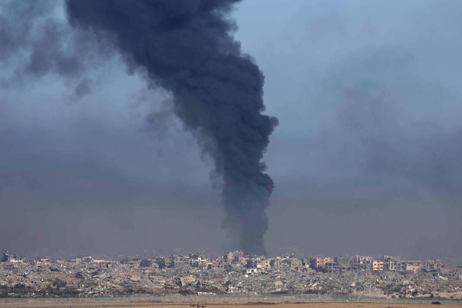 Dozens of Gazans killed in recent hours during Israeli shelling - EFE ...