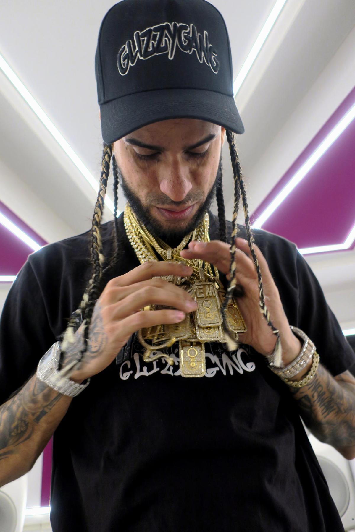 Youngchimi carga su primer disco 'WLGS' con vivencias callejeras