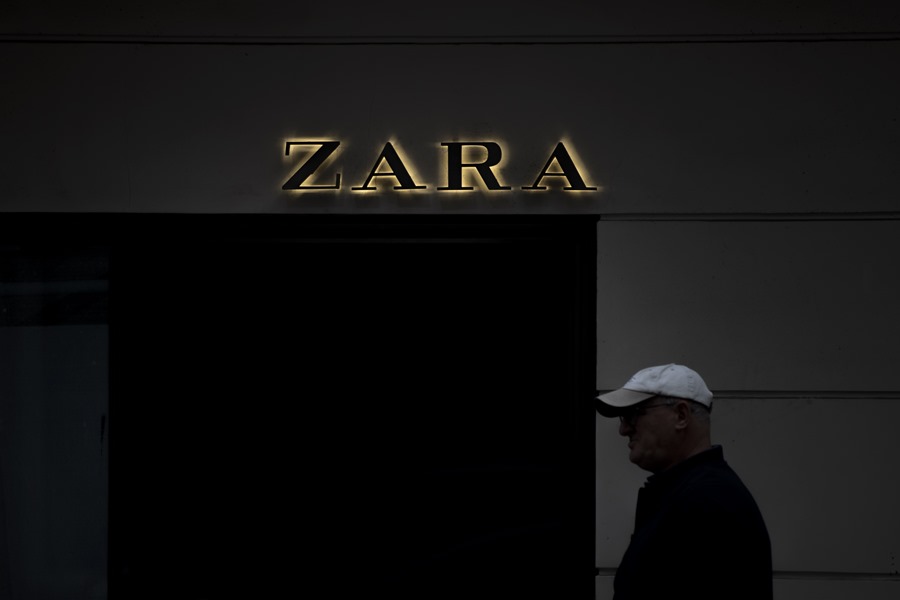 Zara retira la publicidad que algunos británicos vieron como alusiva a ...