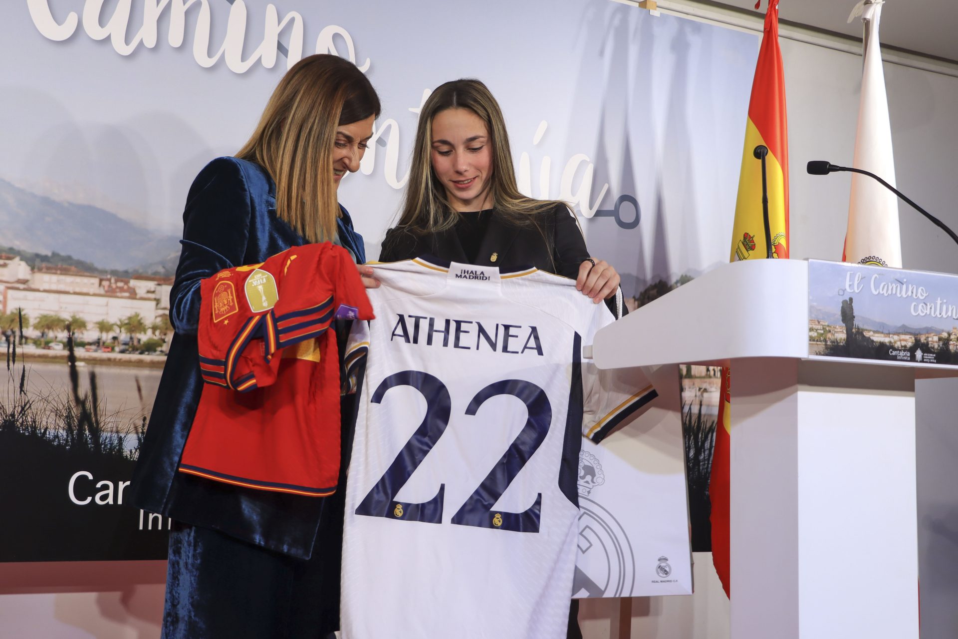 Cantabria felicita a Athenea del Castillo por Fitur - EFE