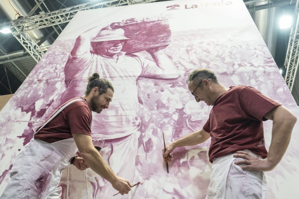Pinceladas de vino tinto para mostrar en Fitur los mejores reclamos ...
