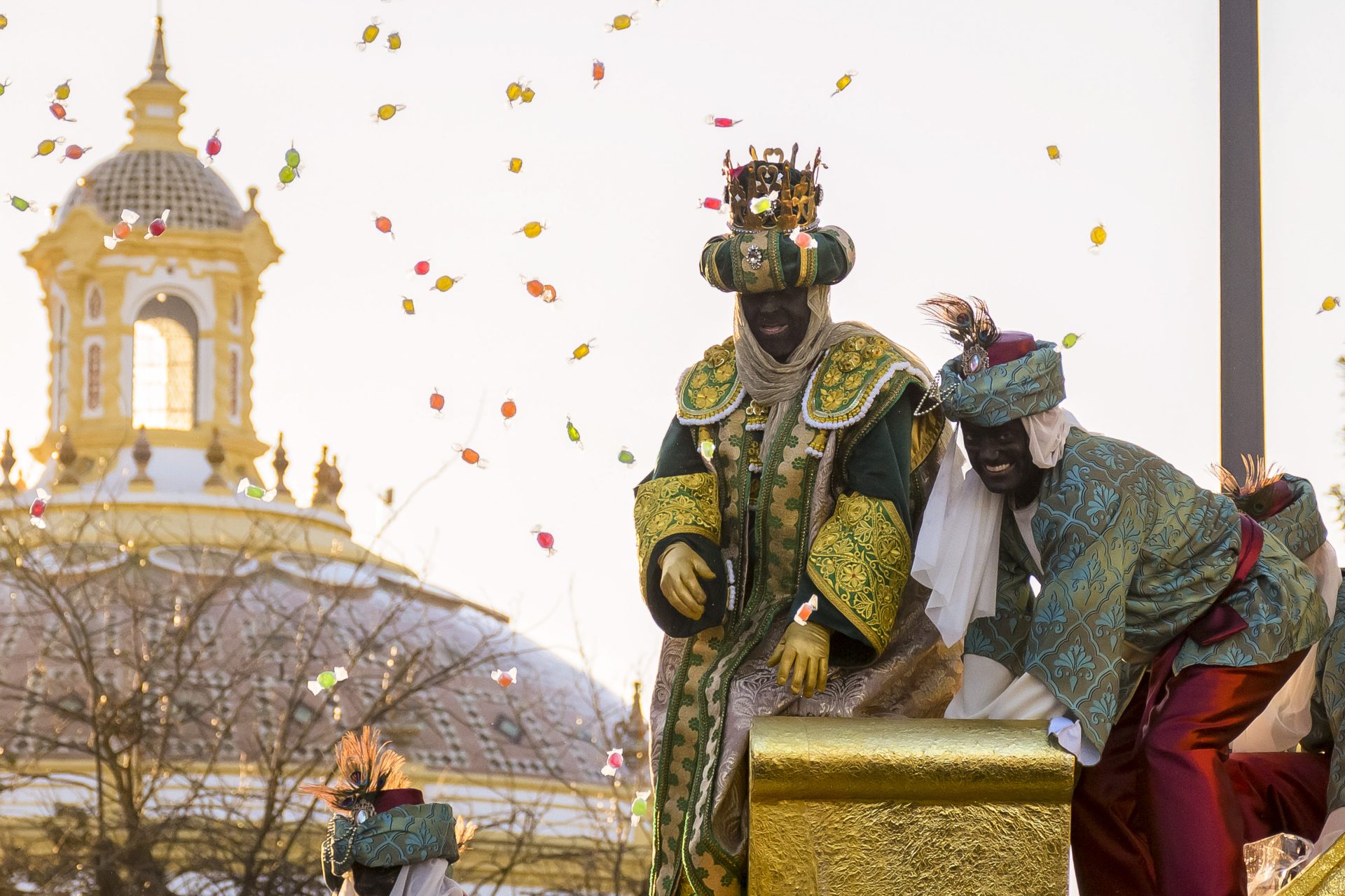El "traje de torero" de Baltasar en Sevilla no deja indiferente