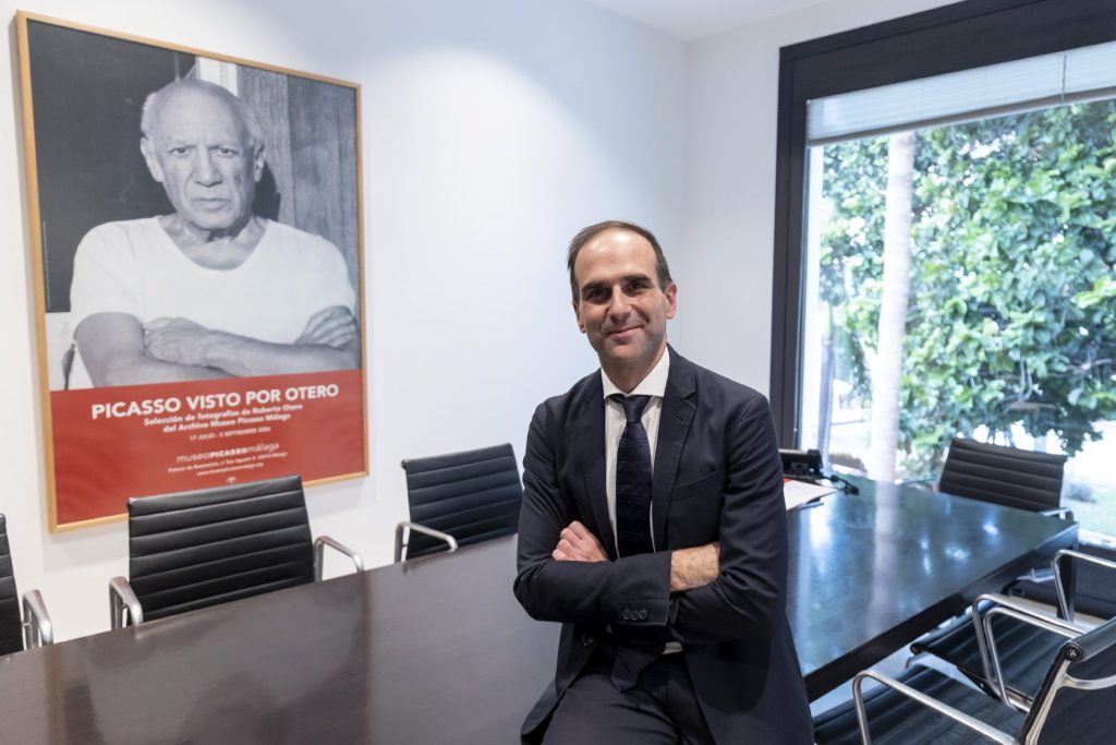 López-Remiro aboga por naturalidad entre lo público y lo privado