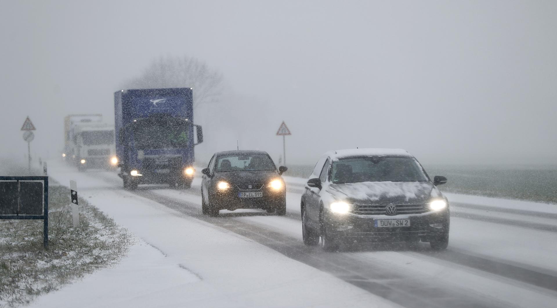 Snow, ice cause major disruption in northern Europe - EFE