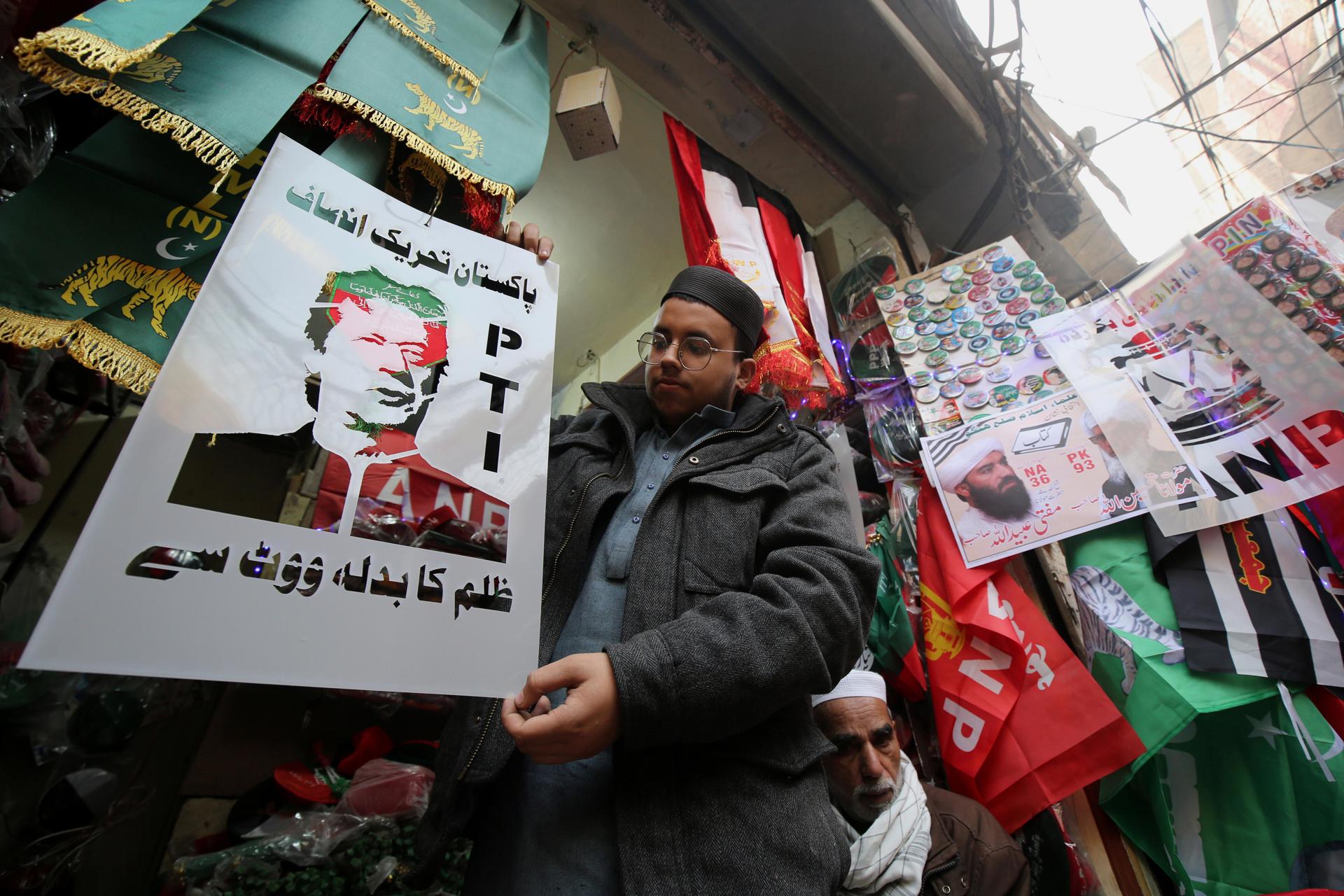 Pakistan's printers in overdrive as election campaign heats up - EFE ...