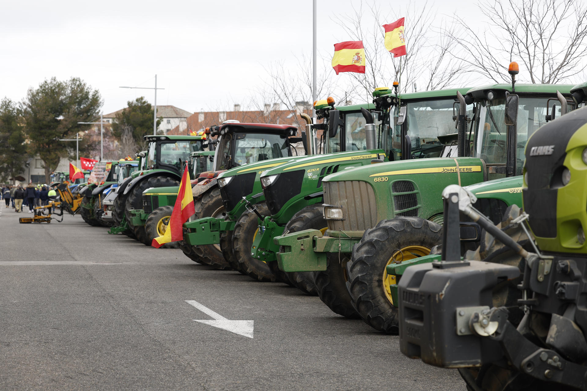 Spain's farmers, truckers protest EU cuts to subsidies - EFE