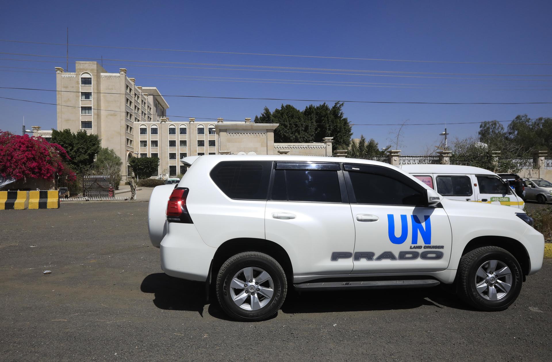 US says destroyed two 2 unmanned Houthi vessels that threatened ...