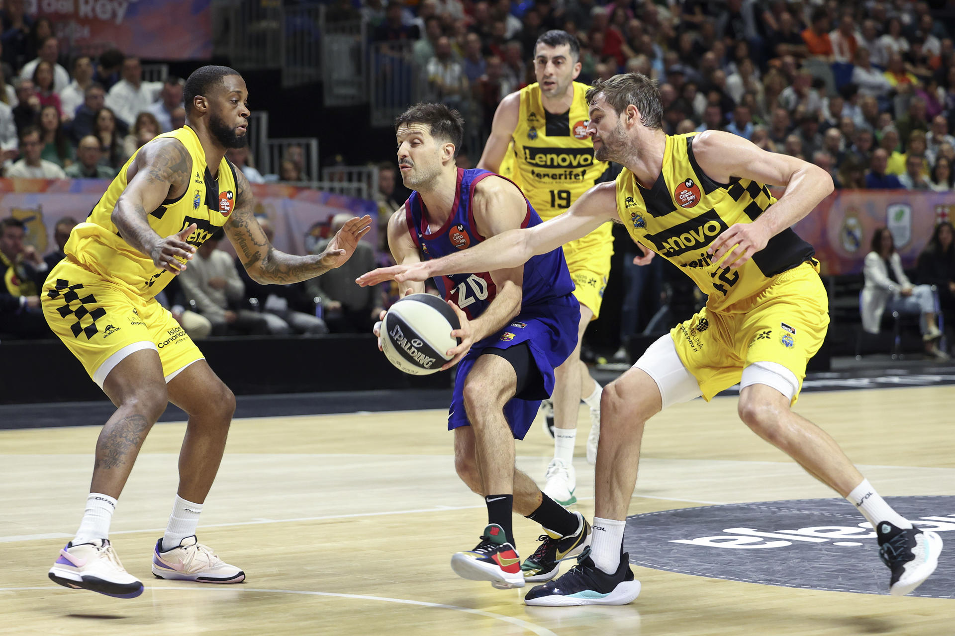 108-76. Al Barça le basta un cuarto para aplastar al Lenovo y regresar ...