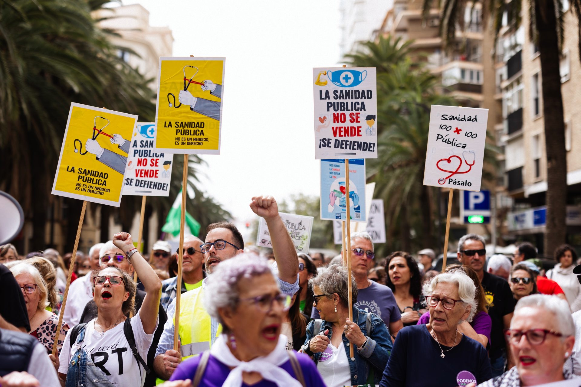 Miles de andaluces protestan por "saturación" de la sanidad pública
