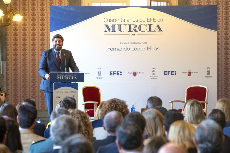 Fernando López Miras en el conversatorio con EFE en Murcia