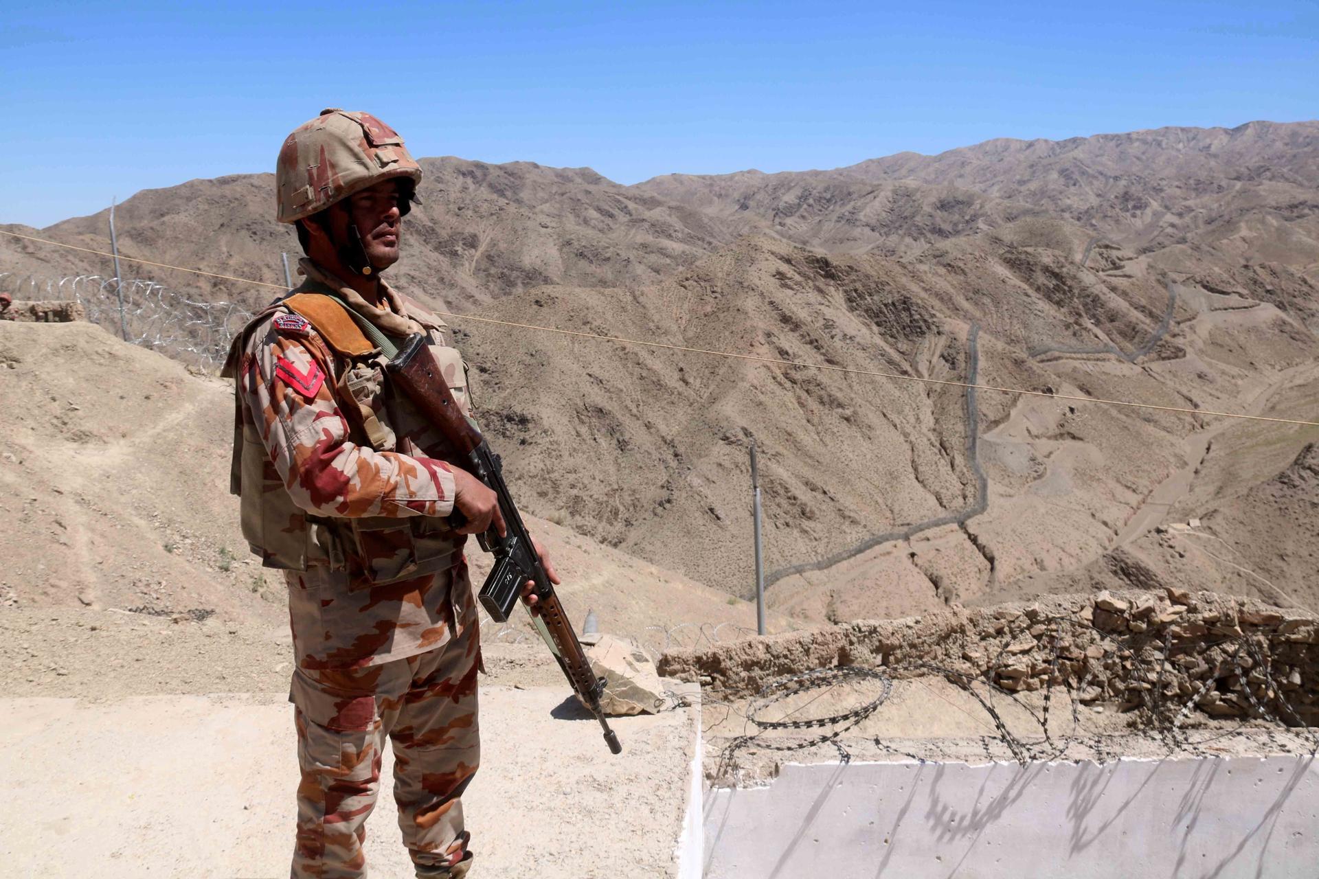 Pakistan's Army Foils Infiltration Attempt from Afghanistan - EFE Noticias