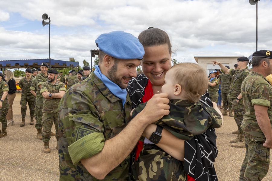 Llegan a Badajoz 48 militares de Líbano