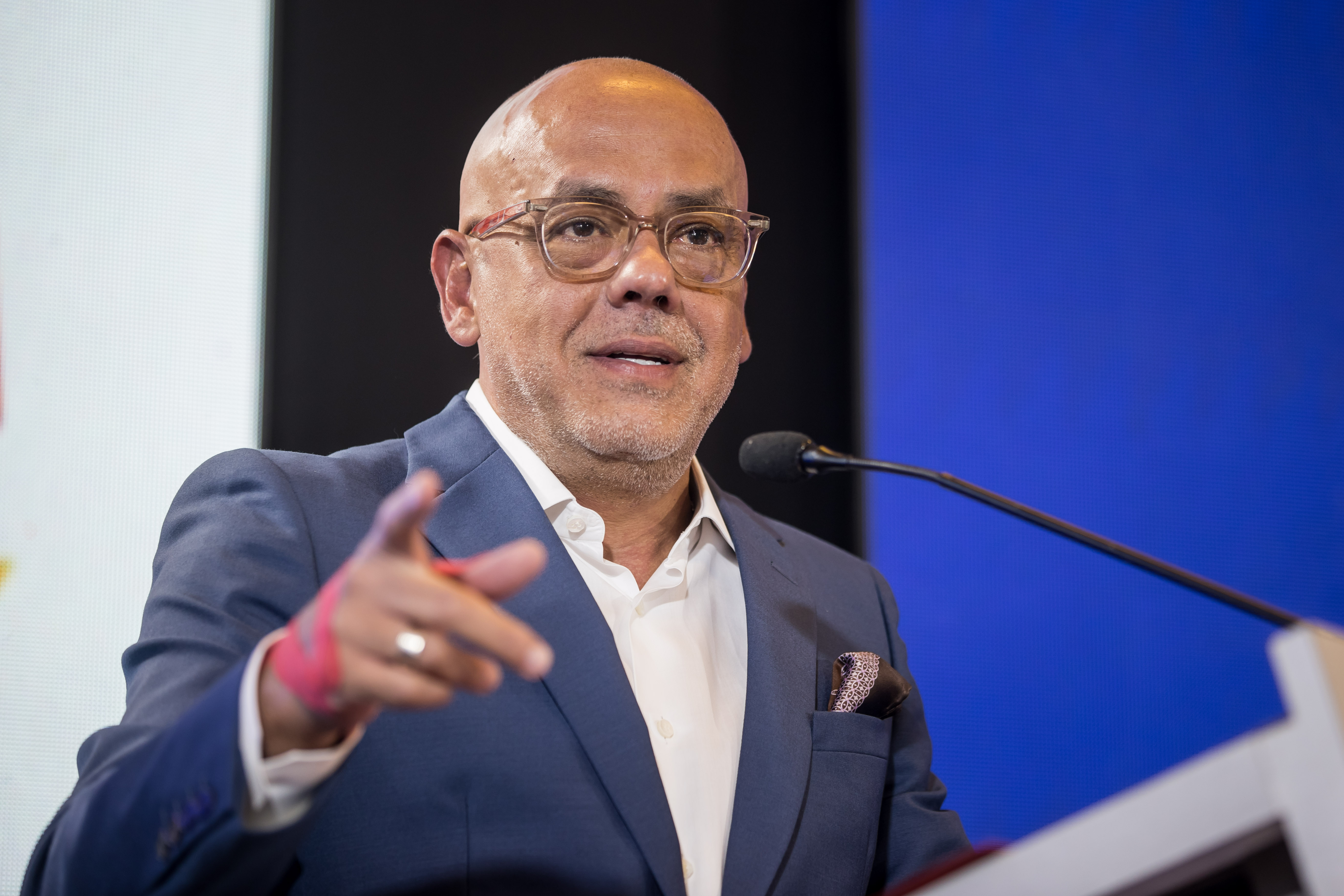 Rodríguez: chavismo va a "revolcar" a la oposición en Venezuela