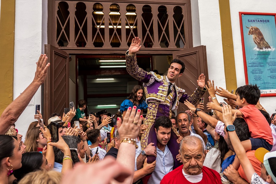 Tomás Rufo cuaja al único toro potable de una vacía corrida en ...