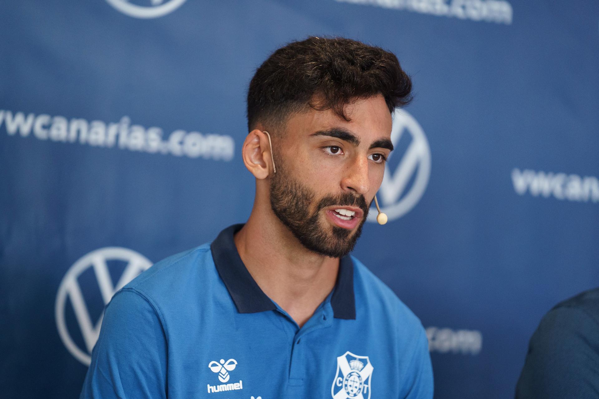 El central Juande Rivas quiere "crecer como futbolista y triunfar" en ...