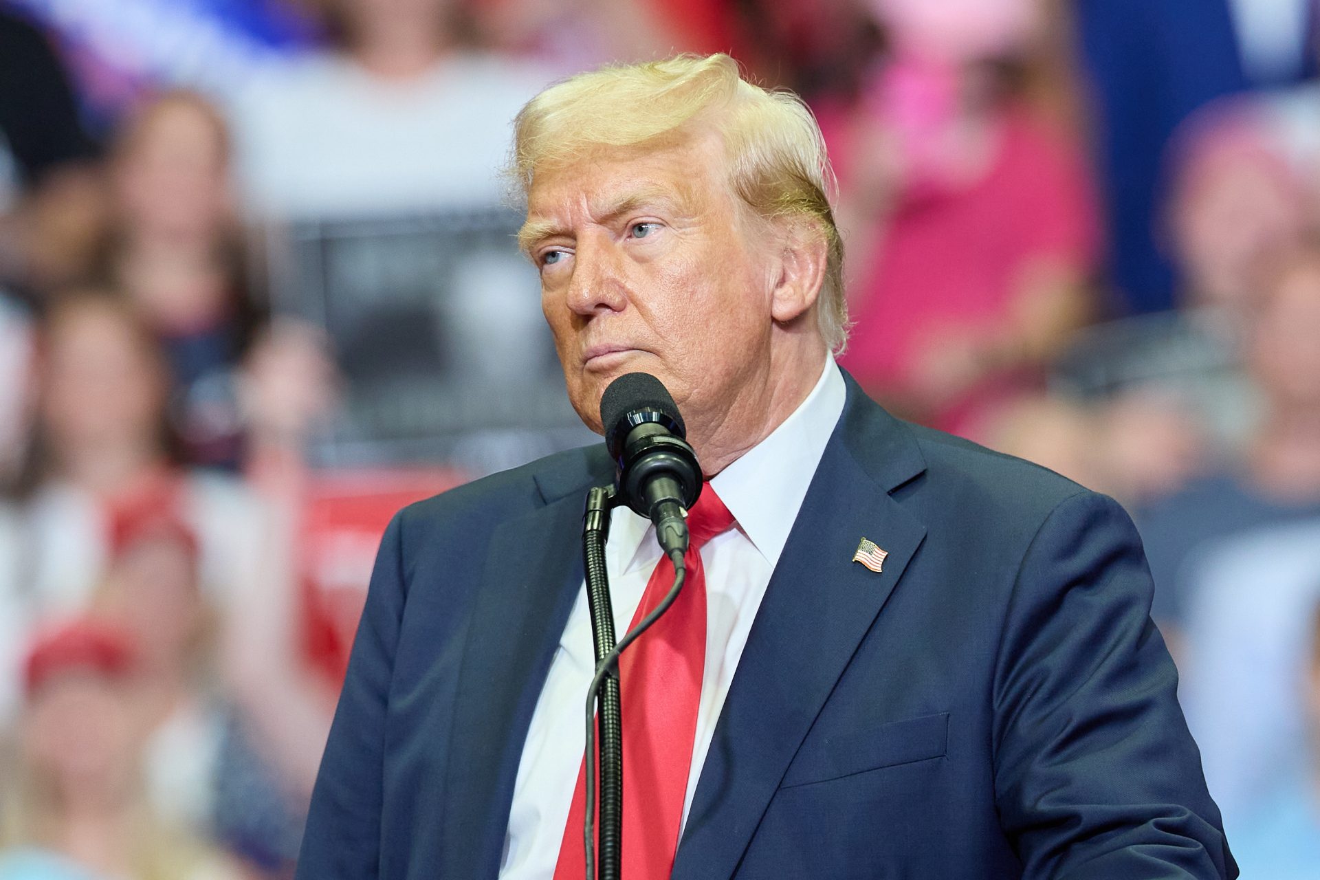 Trump revela carta que Abbas lhe enviou para condenar sua tentativa de ...