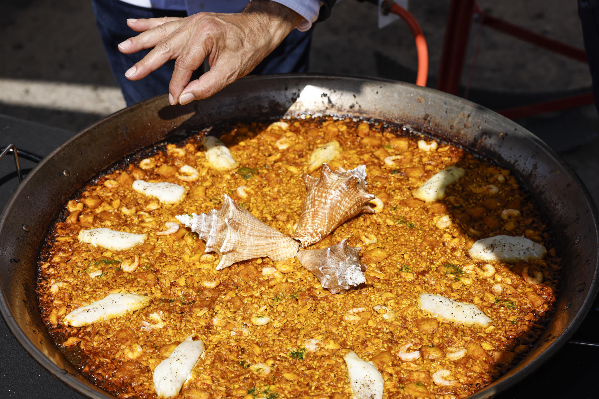 El chef Joe W. Padilla, de Puerto Rico, se alza con la World Paella Day ...
