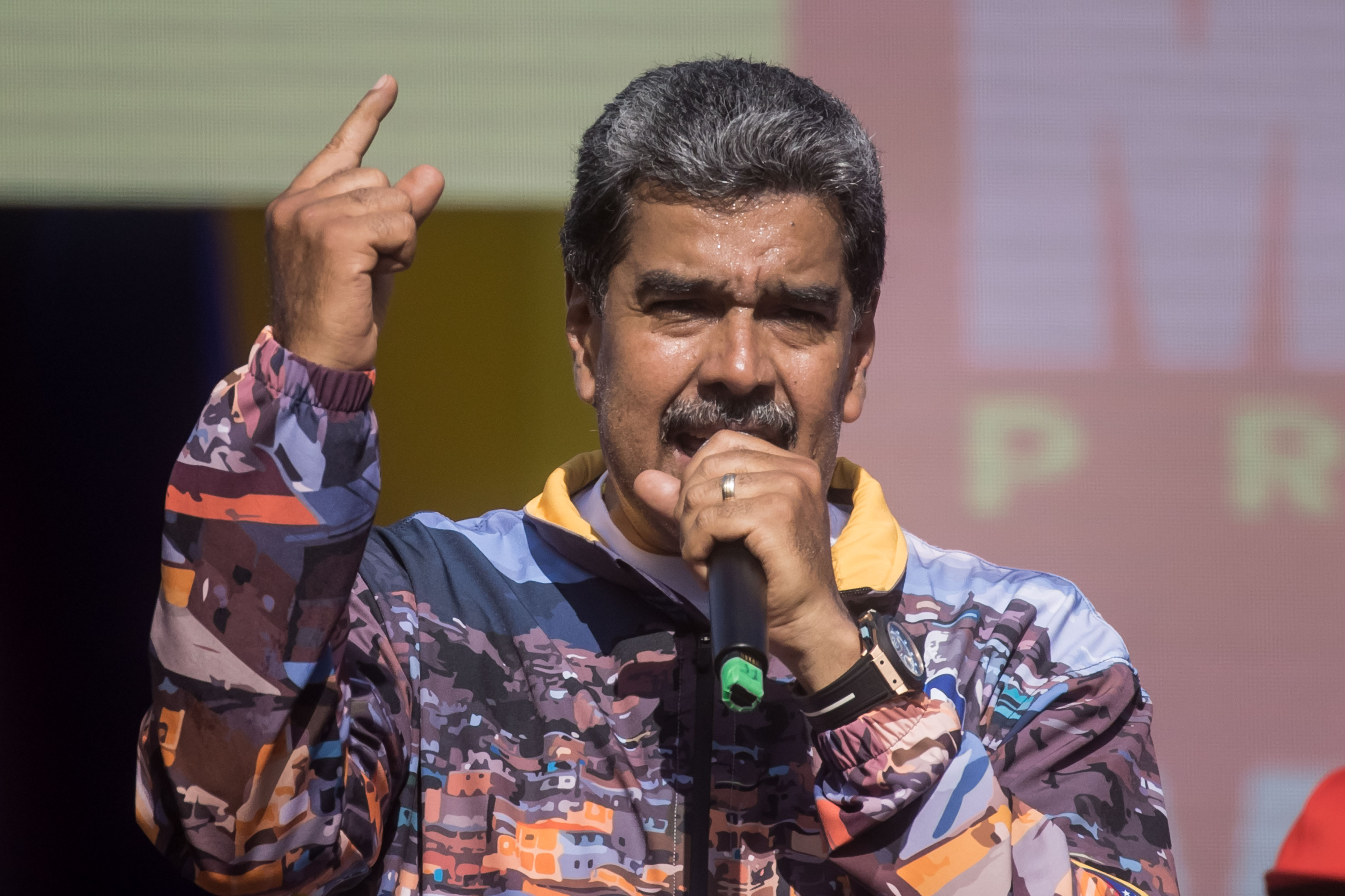 Maduro augura "más patria y más revolución" para Venezuela"