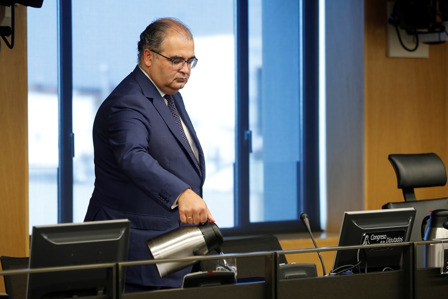 El Juez abre juicio por estafa contra el expresidente del Popular Ángel Ron