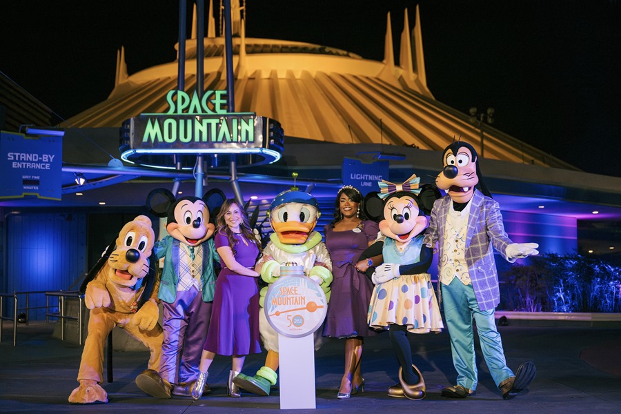 Disney celebra los 50 años de su atracción Space Mountain