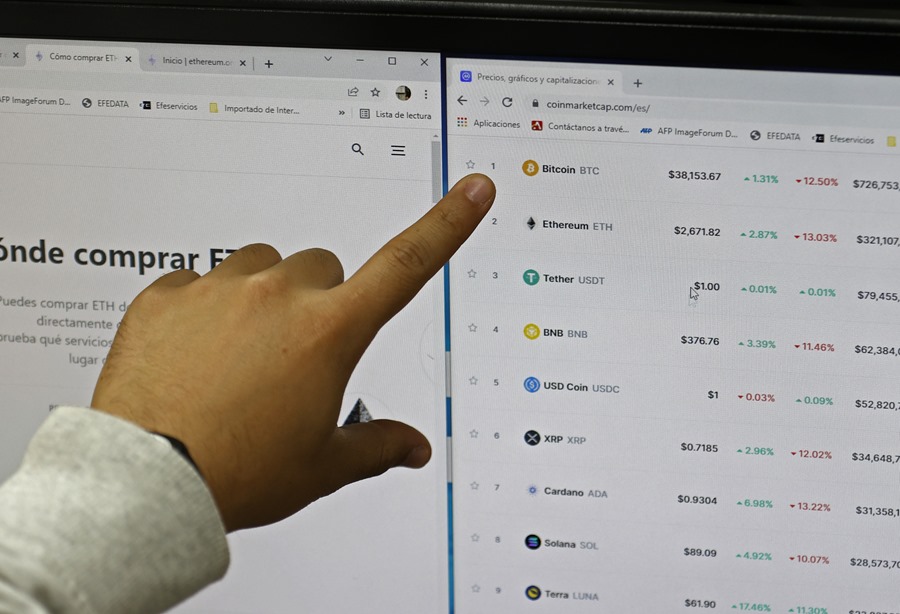 La Policía destapa una macroestafa piramidal con criptomonedas