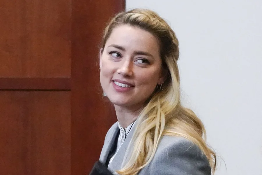 Amber Heard anuncia que es madre de mellizos