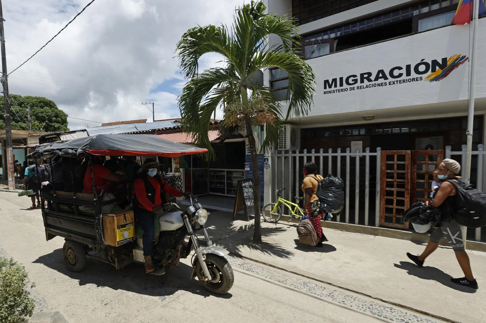 Colombia warns of new ‘reverse migration’ routes through Pacific and ...