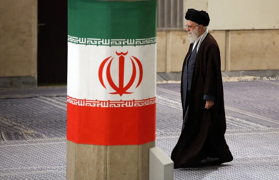 Líder supremo de Irán nombra a posibles sucesores por si lo matan