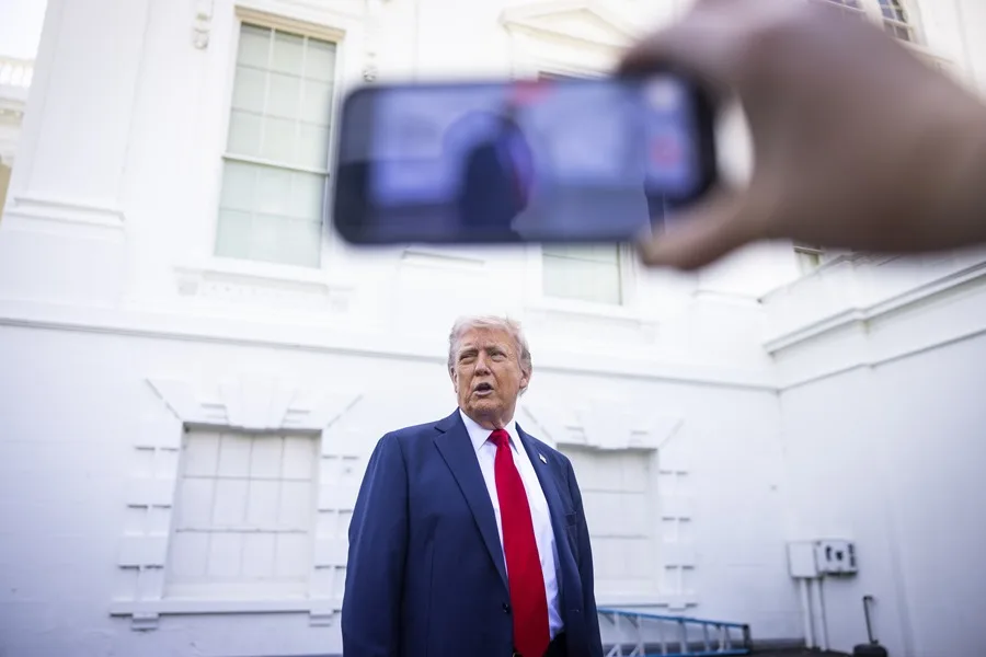 Los Trump lanzan Trump Mobile, un nuevo servicio de telefonía