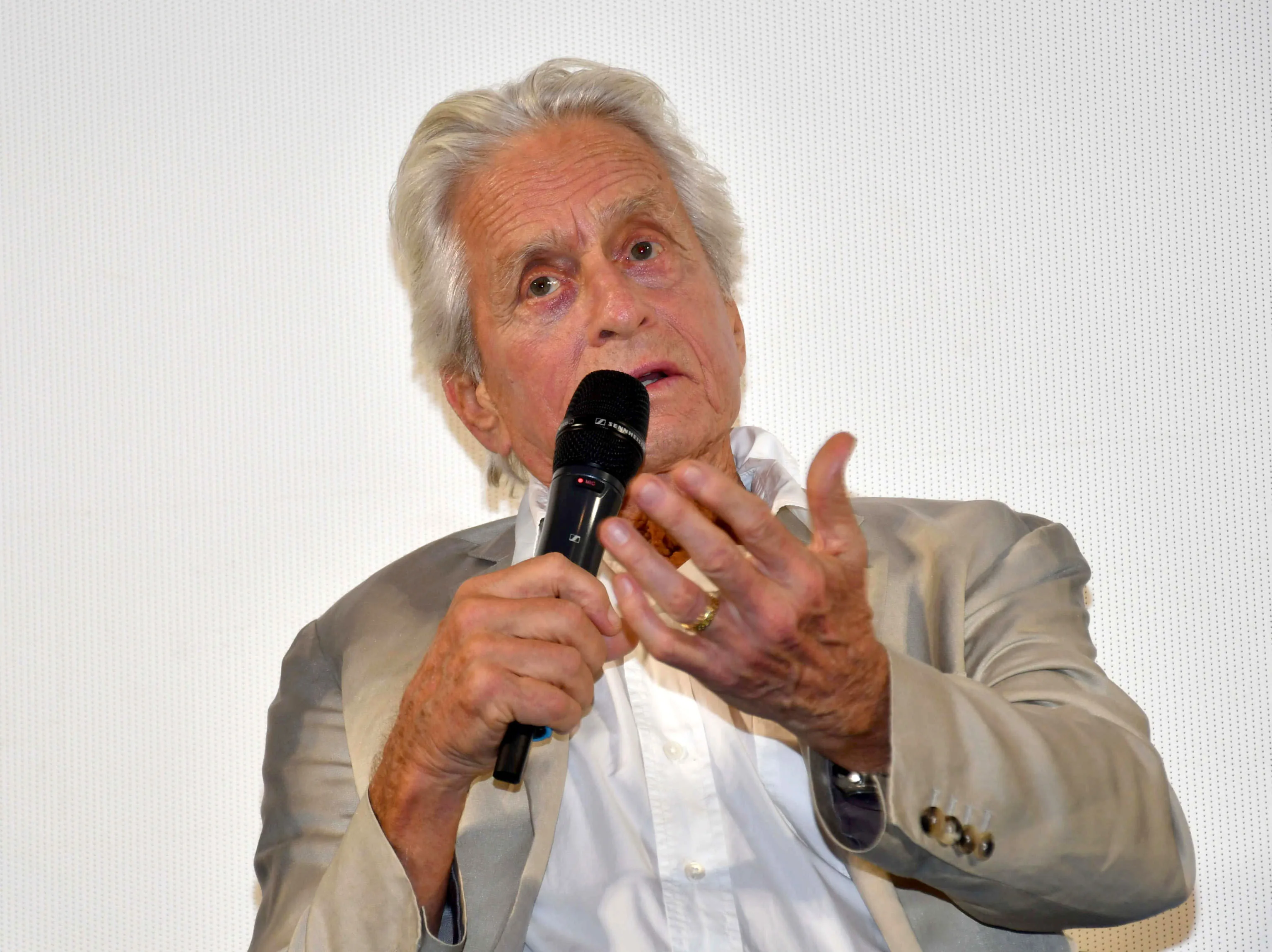 Michel Douglas: "Me avergüenzo de mi país y pido disculpas"