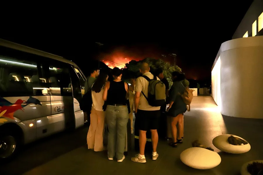 Evacuadas más de 5.000 personas por un incendio en Creta