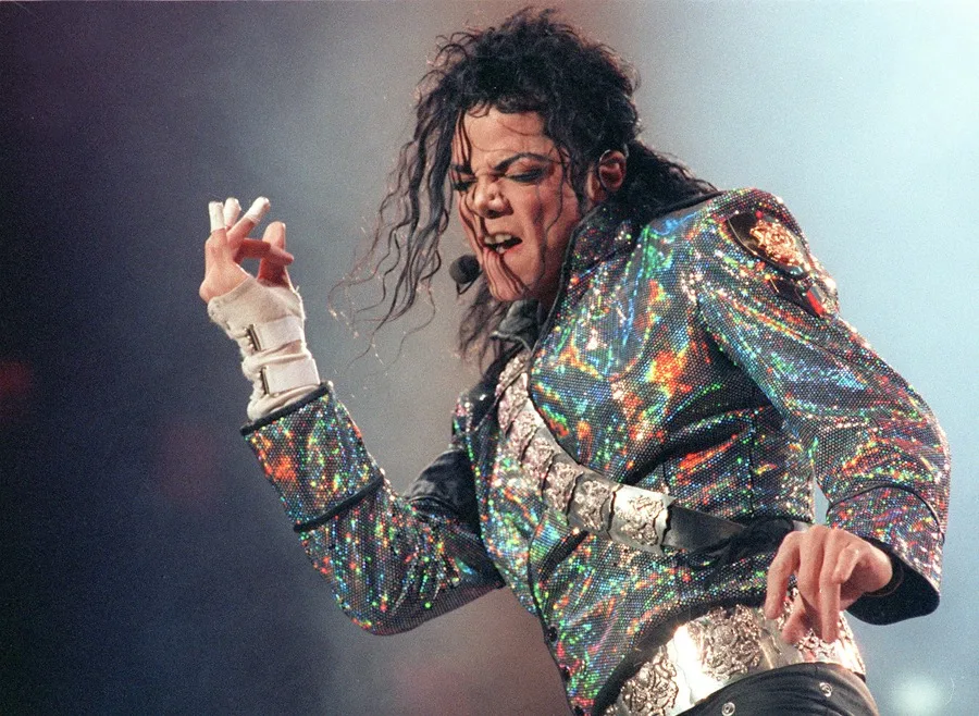 Vendido por 6.200 euros un calcetín de Michael Jackson usado