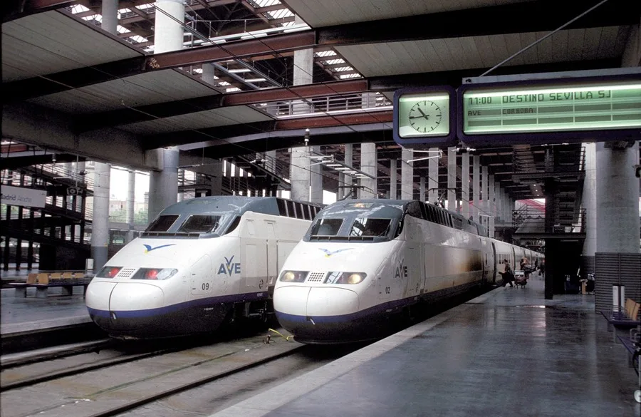 Adif prevé solucionar "esta noche" la avería que causa retrasos en ...