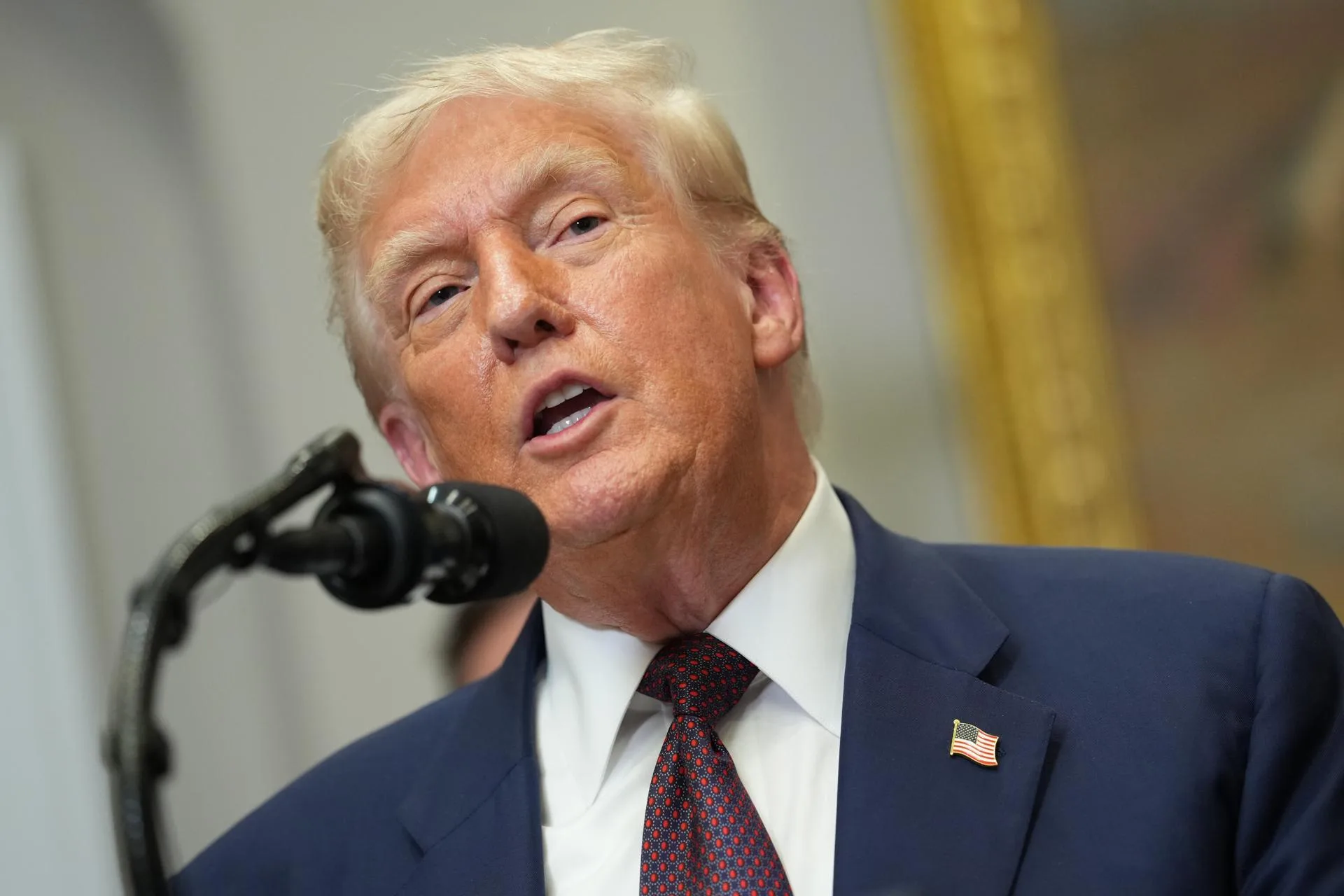 Trump ameaça aplicar tarifas de 35% caso UE não invista US$ 600 bilhões ...