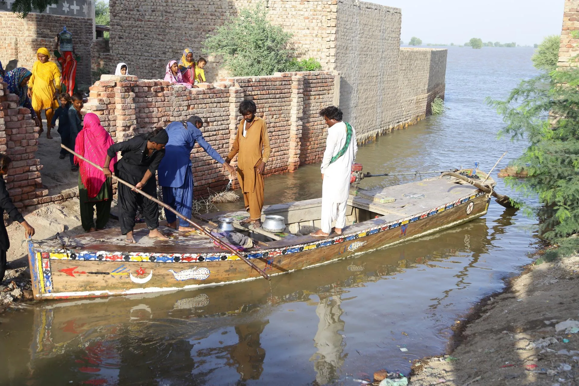 Thousands still homeless as floodwaters recede in Pakistan
