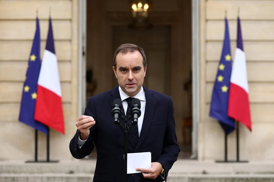 El primer ministro francés presenta la dimisión de su Gobierno