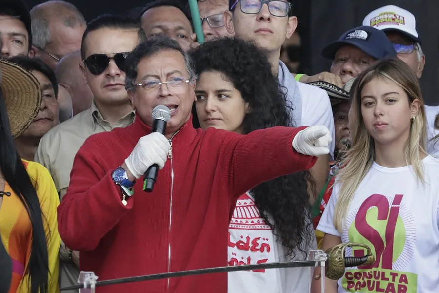 Petro convoca a una concentración en Bogotá tras la absolución de Uribe