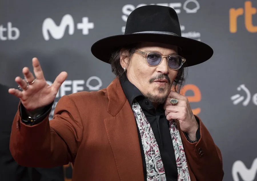 Johnny Depp dona 56.000 euros centro musical massanassa