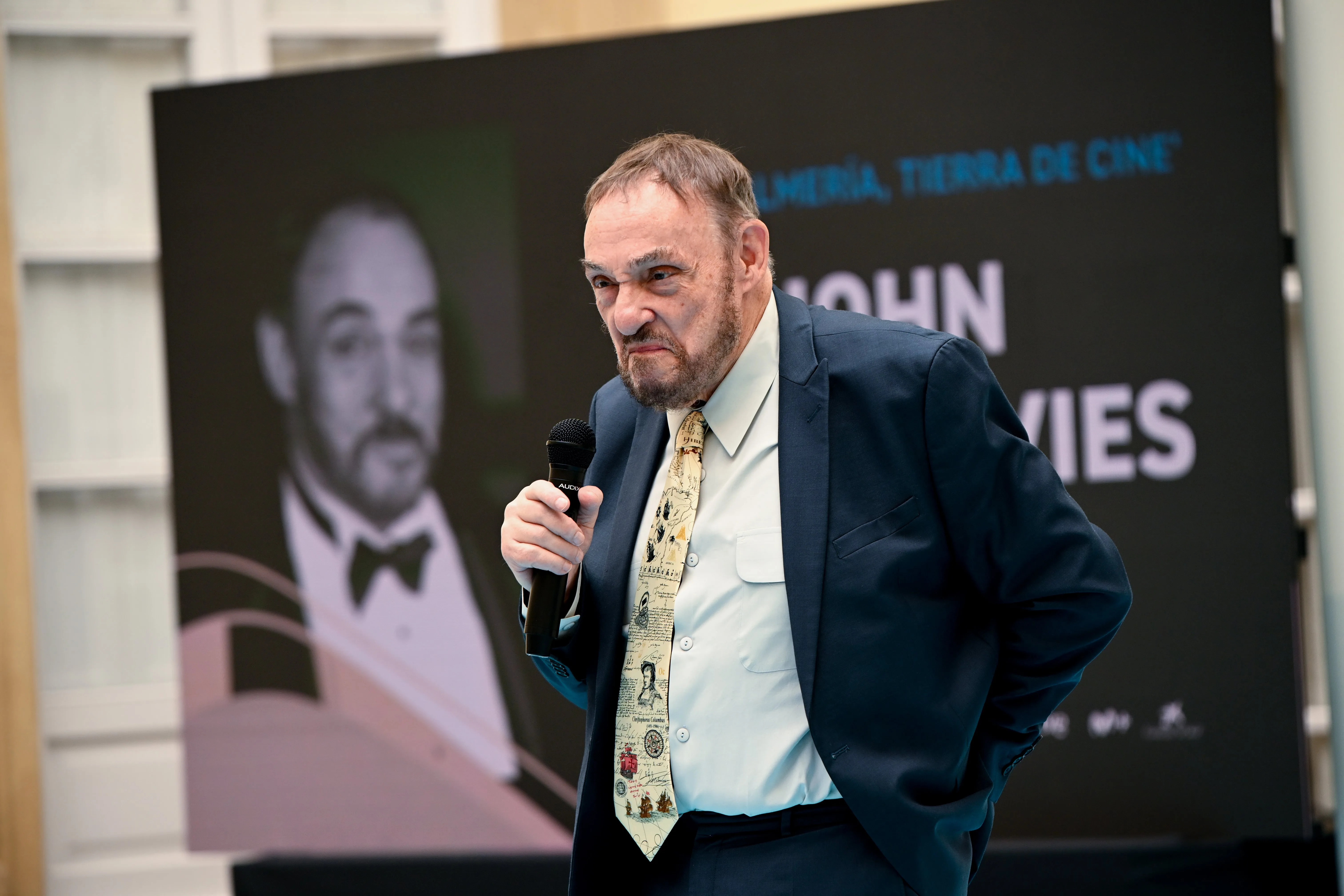 John Rhys-Davies: Si amas a tu público algún día cuidará de ti