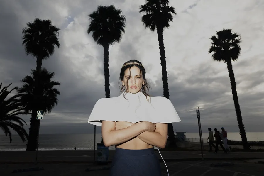 Rosalía lanza 'Lux': un álbum entre lo personal y lo universal