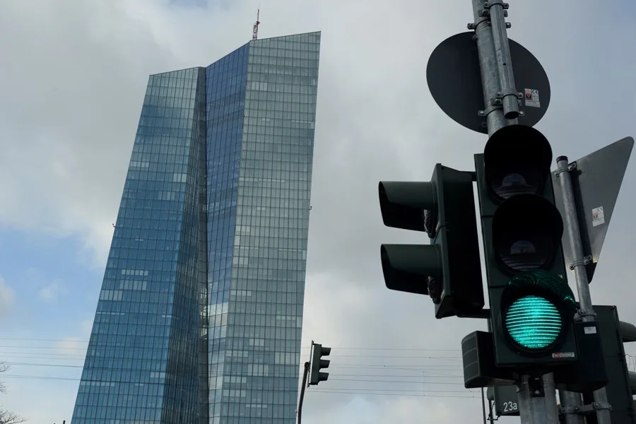 El BCE mantendrá previsiblemente los tipos en el 2 % y esperará