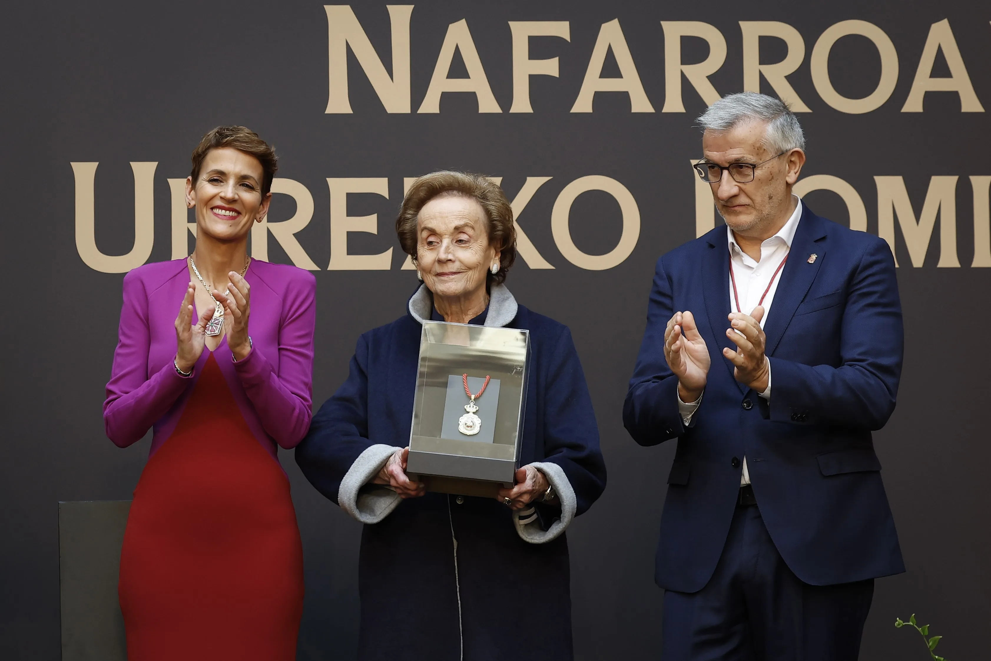 Manuel Torres reconocido con la Medalla de Oro por su "vocación ...