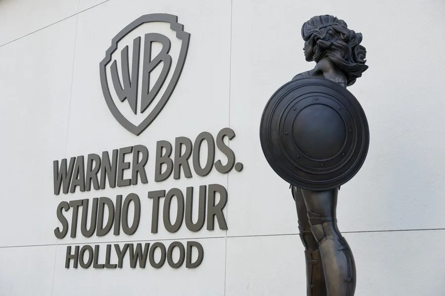 Warner pedirá a sus accionistas no aceptar propuesta de Paramount
