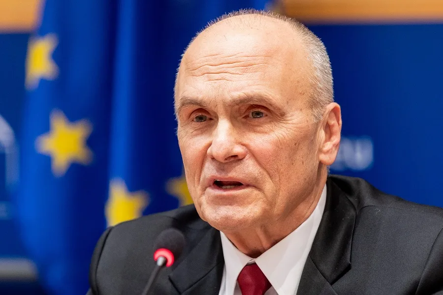 Embajador de EEUU ante la UE pide más centros de datos en Europa para ...